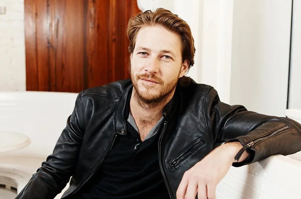 Olympia Vallance's actor boyfriend Luke Bracey is a total hottie