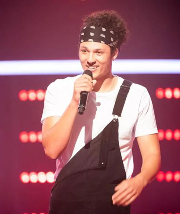 The Voice's Sam Perry gives Team Kelly's Denzel advice