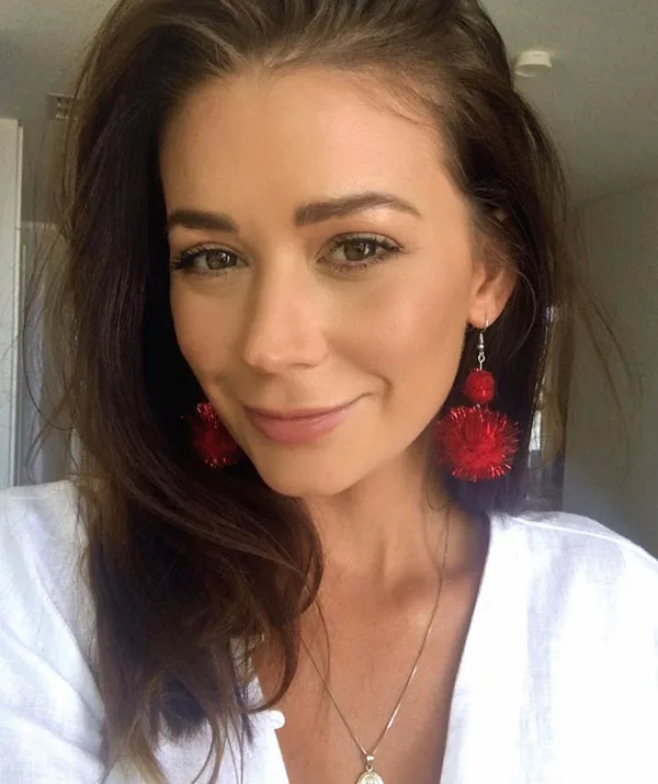 The Bachelor's Lisa Hyde gives birth to daughter