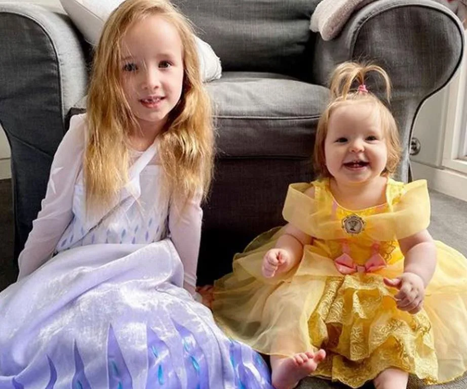 Fifi Box’s hilarious Christmas photo with her two daughters
