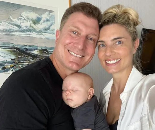 Red Wiggle Simon Pryce and Lauren Hannaford's sweetest moments with son ...