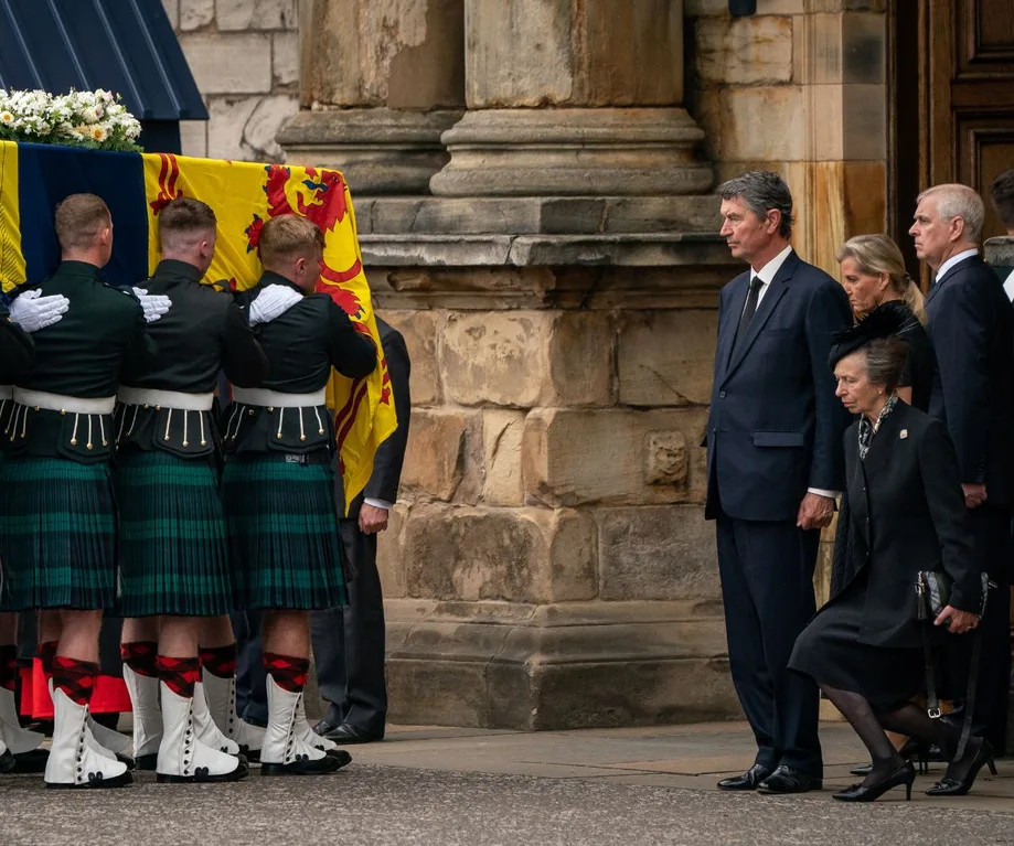 Princess Anne curtseys to The Queen's coffin in moving gesture