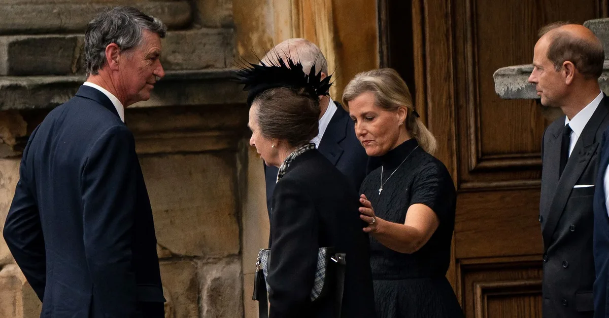 Princess Anne curtseys to The Queen's coffin in moving gesture