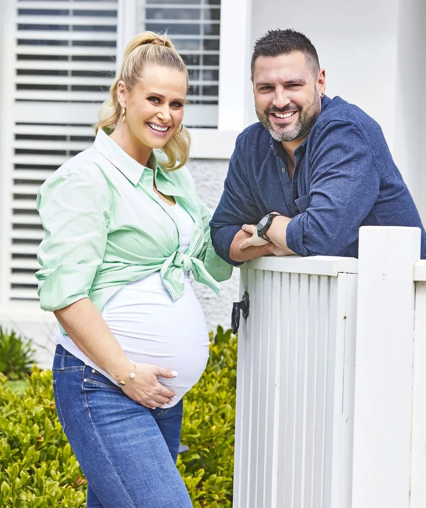 Australian Idol Kate DeAraugo has announced she is expecting a baby