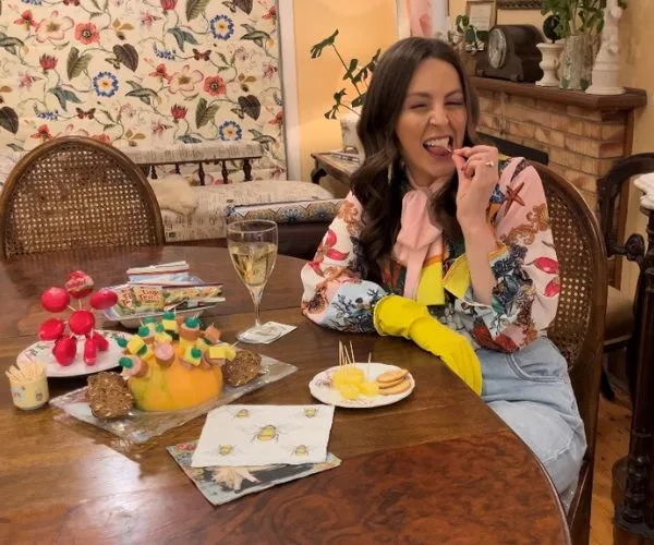 Look at moi! Is this Australia's biggest Kath and Kim fan?