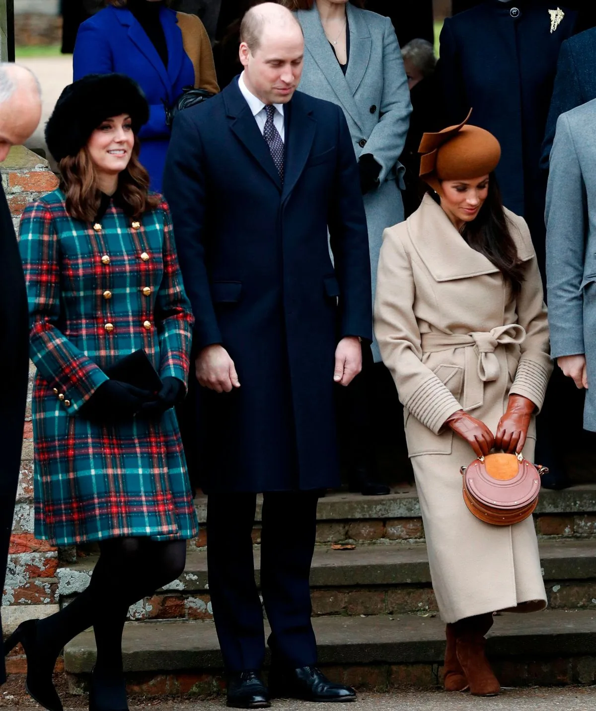 Who has to curtsy to who in the British Royal Family?