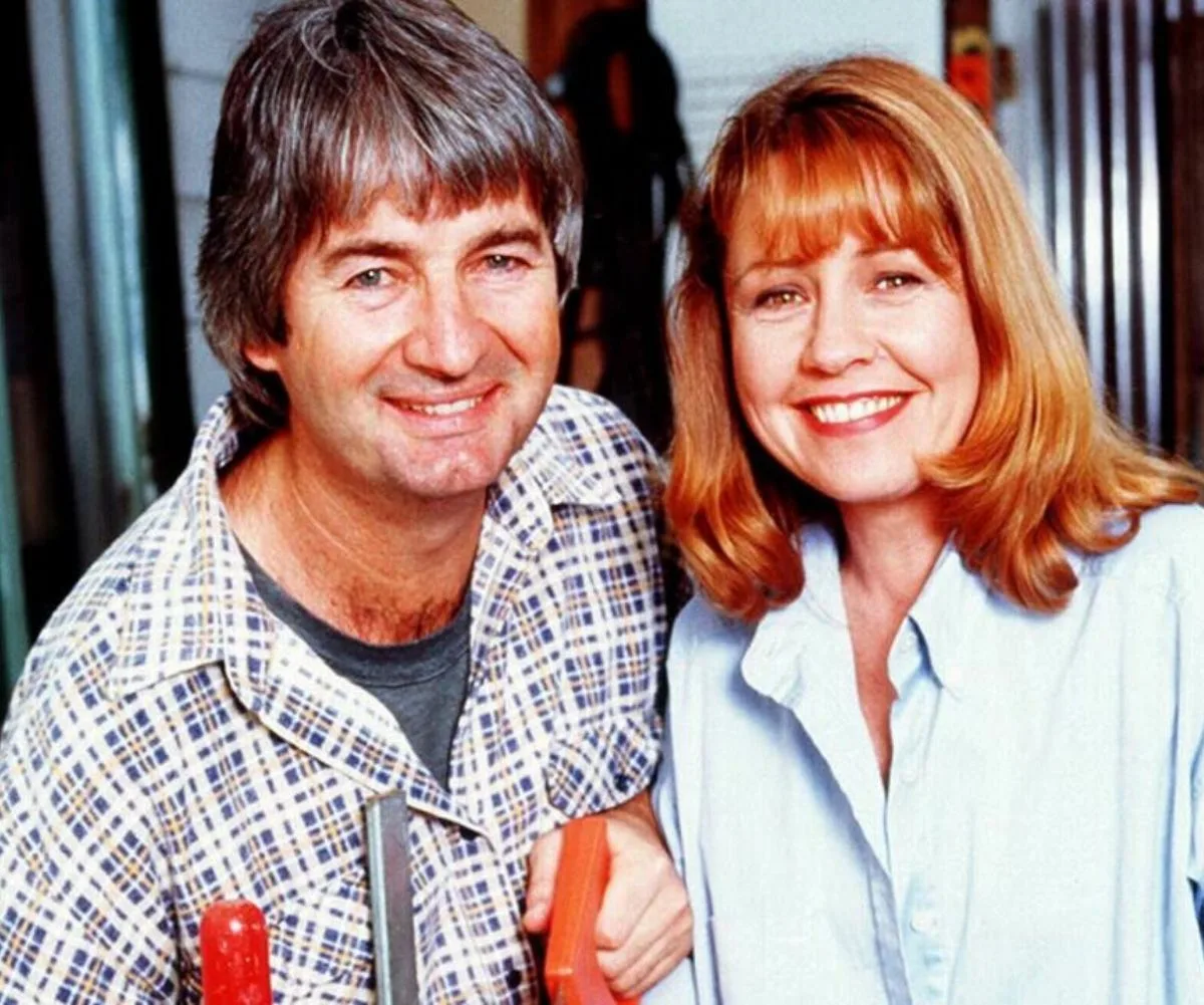 Playschool star Noni Hazlehurst retiring