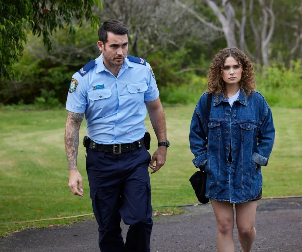 Home and Away Teaser: Cash makes a worrying discovery in Dana's case