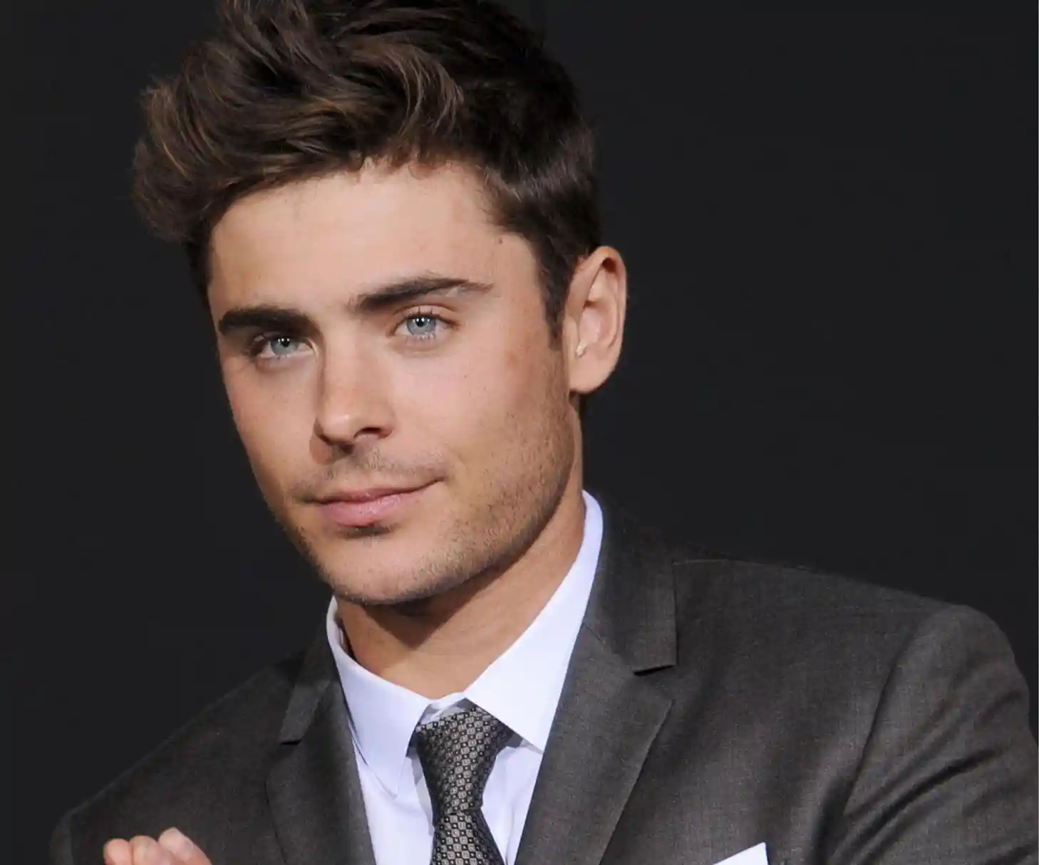 Zac Efron swims with sharks in Hawaii