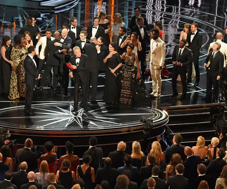Celebrities react to the Best Picture Oscar mix-up