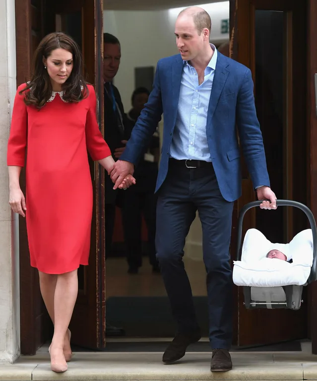 Duchess Kate greeting her public five hours after giving birth is ...