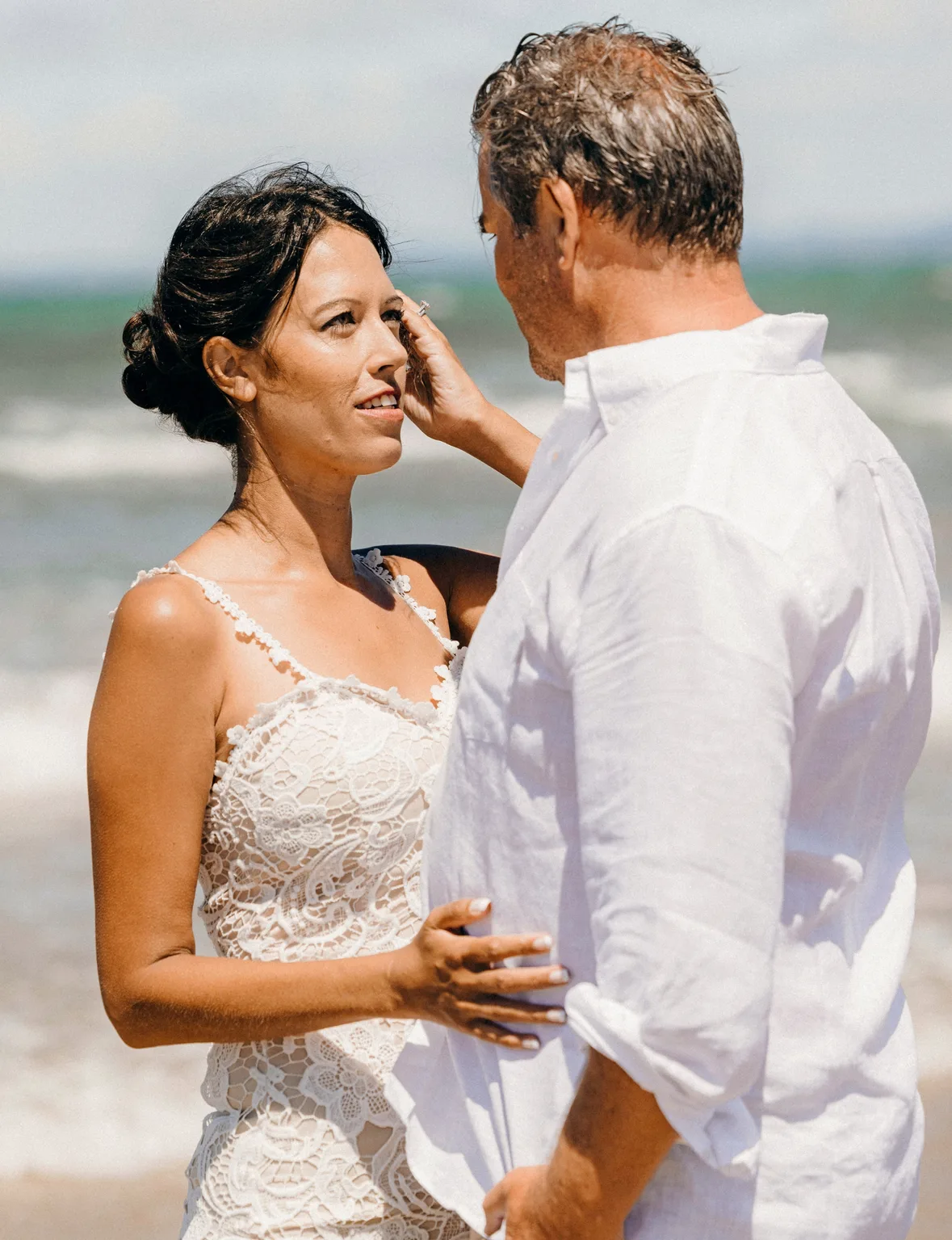 TVNZ’s Andrew Saville and Helen Castles on their dreamy wedding