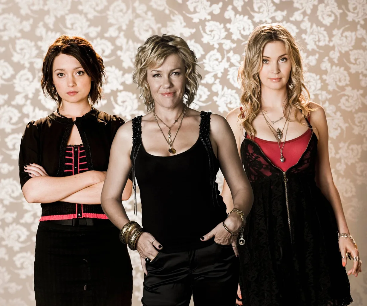 Outrageous Fortune cast reunites after 15 years