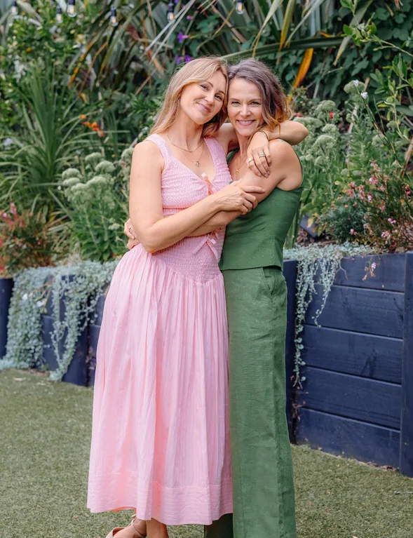 Shorty street Ria Vandervis & Amelia Reid-Meredith sisterhood