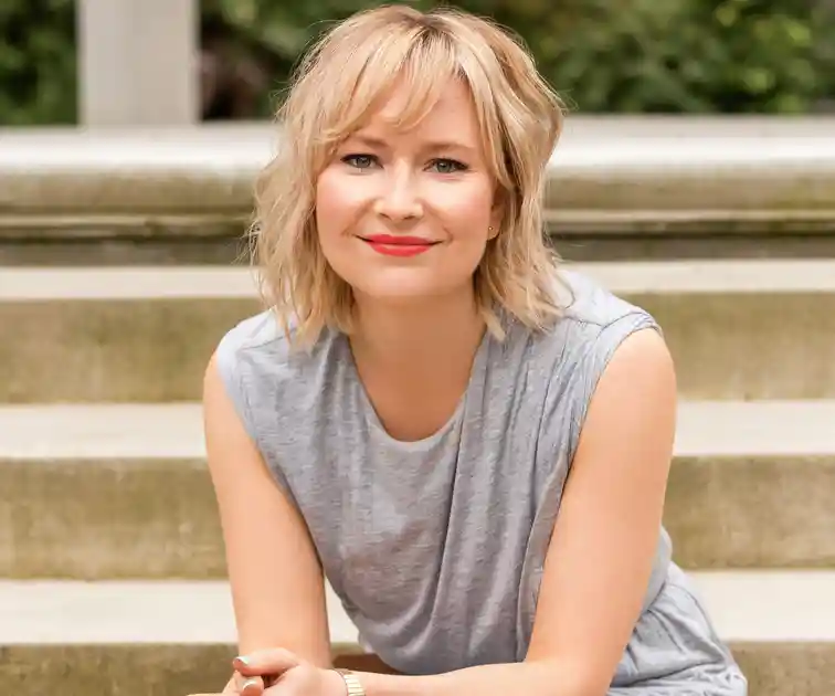Brokenwood star Fern Sutherland on love and Muay Thai