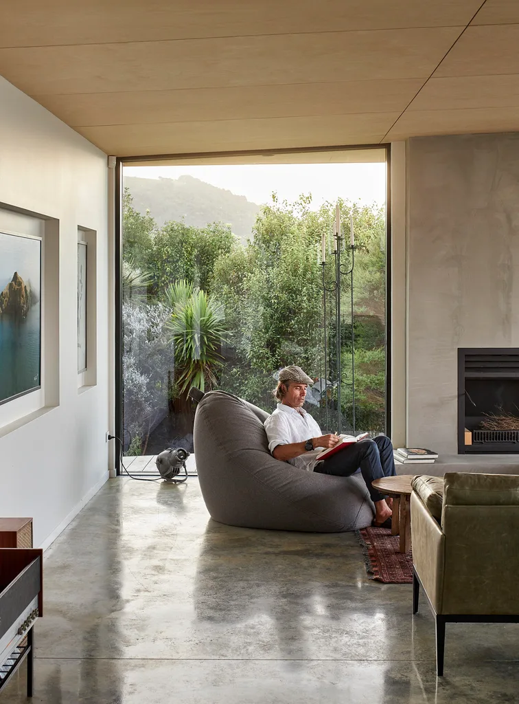 The design of this statement Raglan home pays tribute to its stunning views
