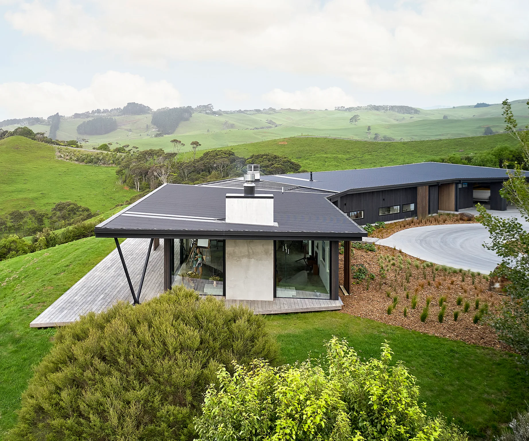 The design of this statement Raglan home pays tribute to its stunning views