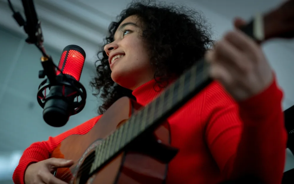 Judge Jay-Jay helps a new musician make her name known