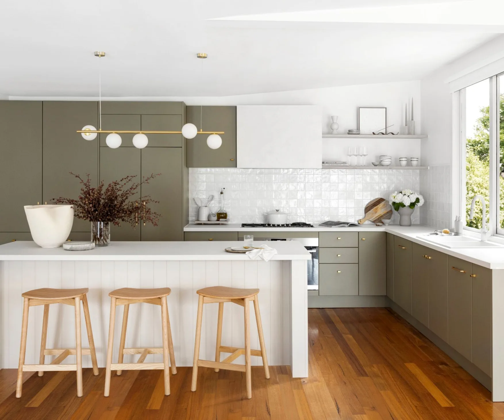Minimalist kitchen design: a modern monochrome transformation