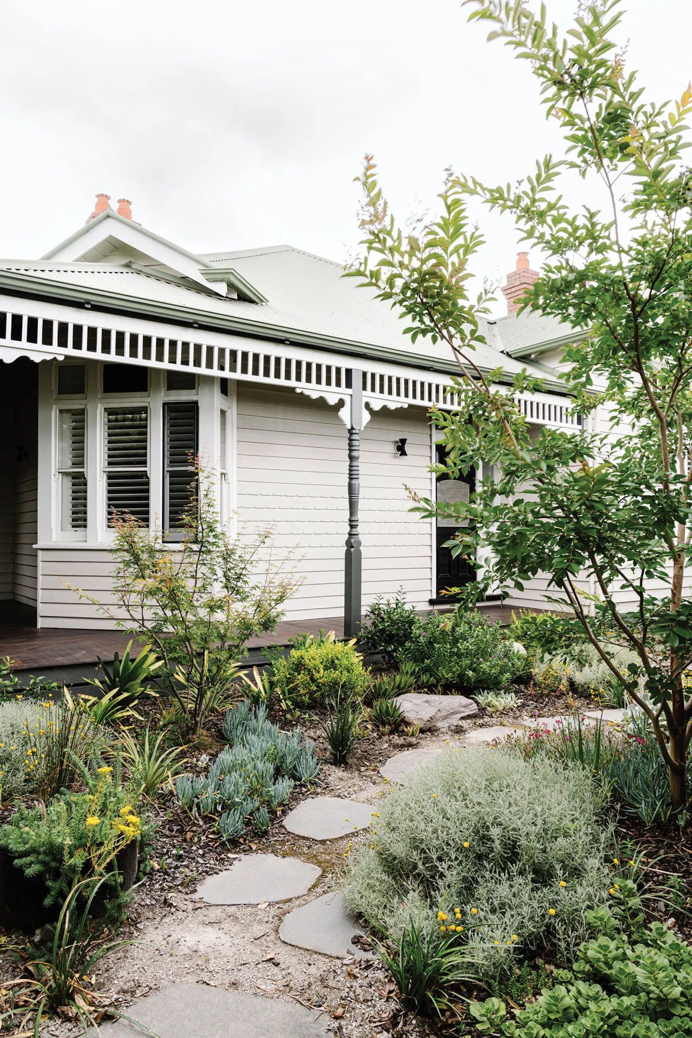 Front Garden Inspiration: 21 Stunning Ideas | Homes To Love