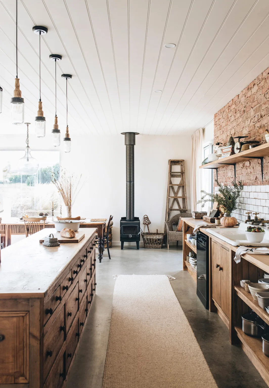 22 Farmhouse Style Interior Ideas To Inspire | Homes To Love