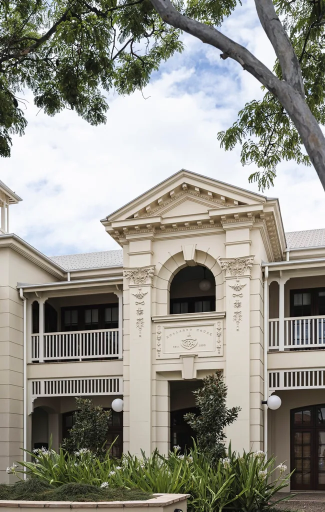 Gladstone: The Ultimate Travel Guide | Homes To Love