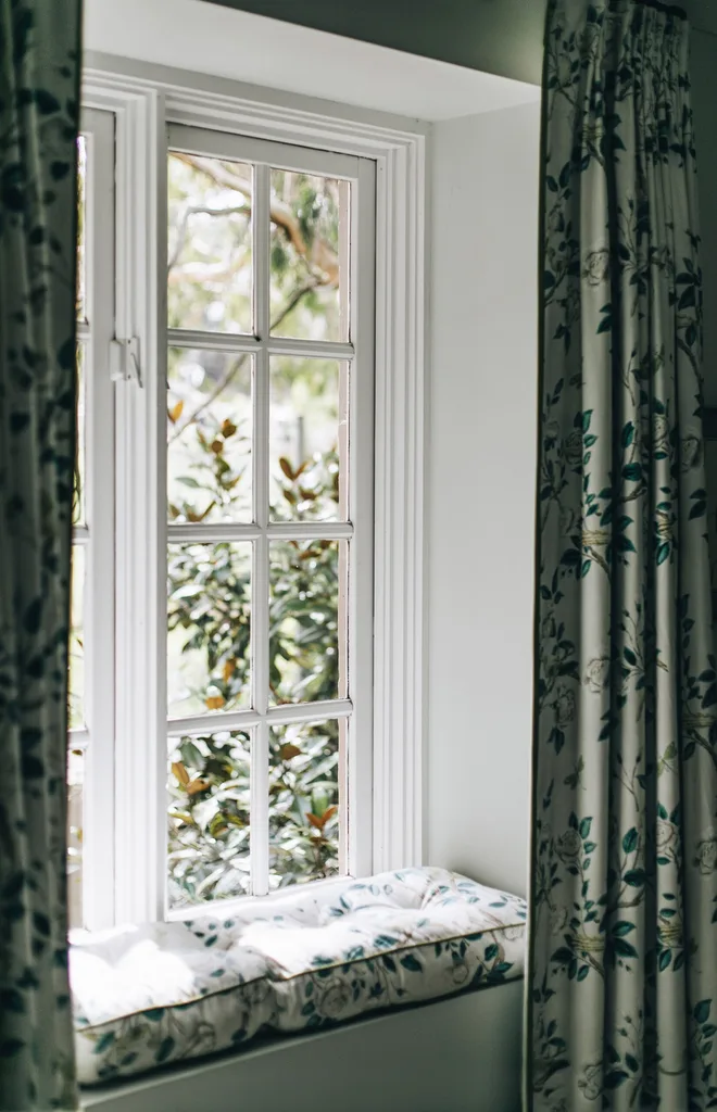12 Cosy And Quaint Window Seat Ideas To Steal | Country Style