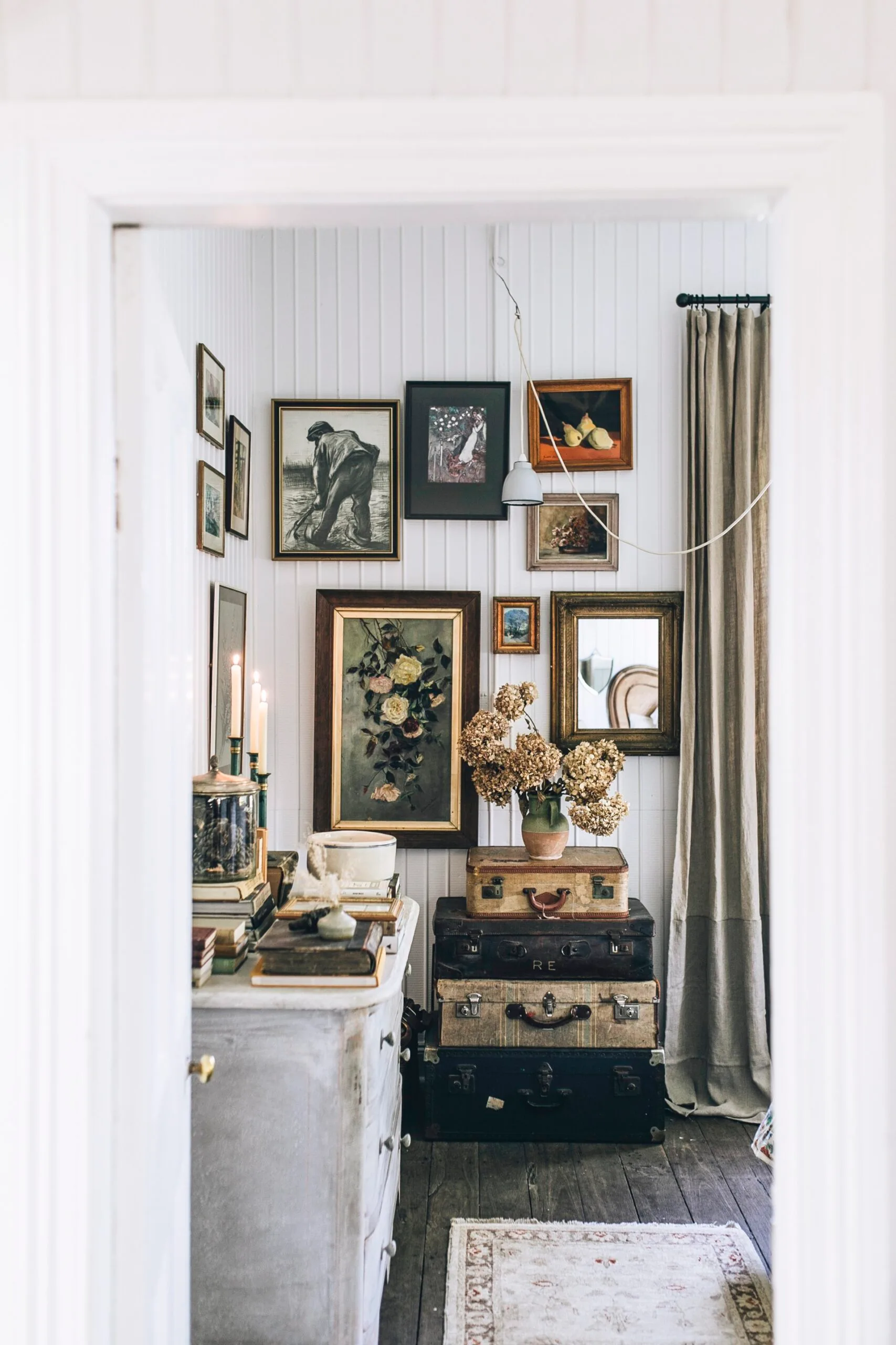 21 Irresistible Cottage-Style Homes | Homes To Love