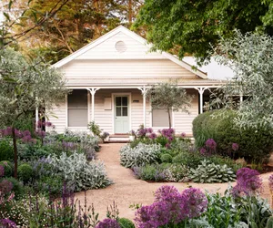 30 Irresistible Cottage-Style Homes | Homes To Love