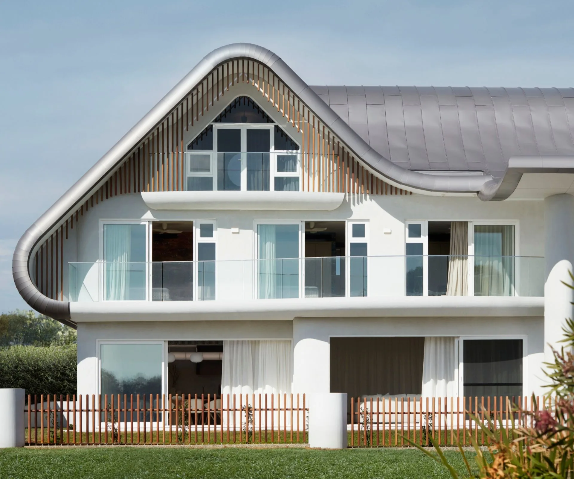 Dreamy coastal home inspired by a boat hull's curves | Homes To Love