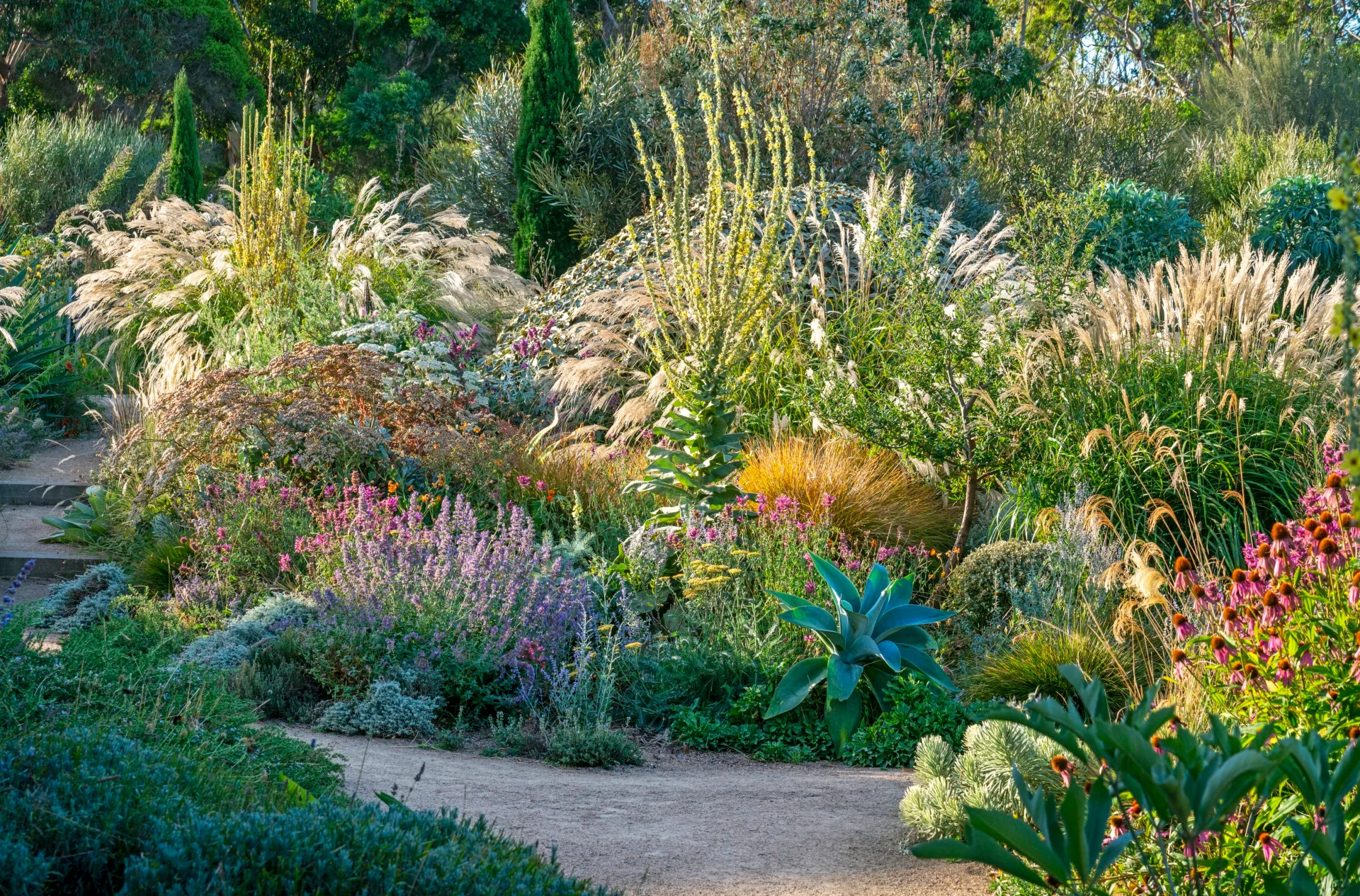 28 Beautiful Country Gardens To Inspire | Country Style