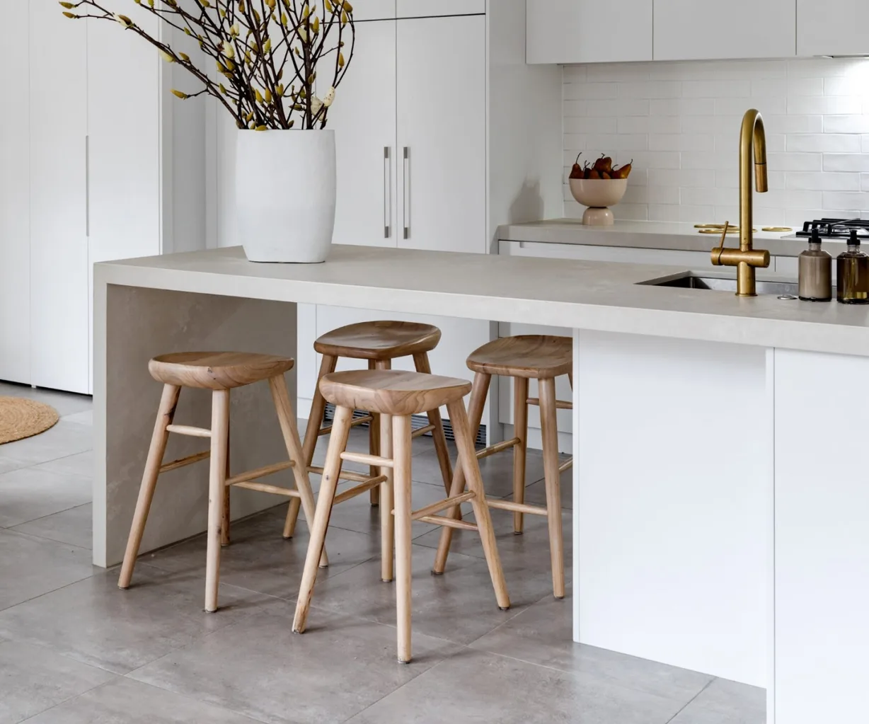 7 Best Coastal Bar Stools For Beachside Abodes 2024