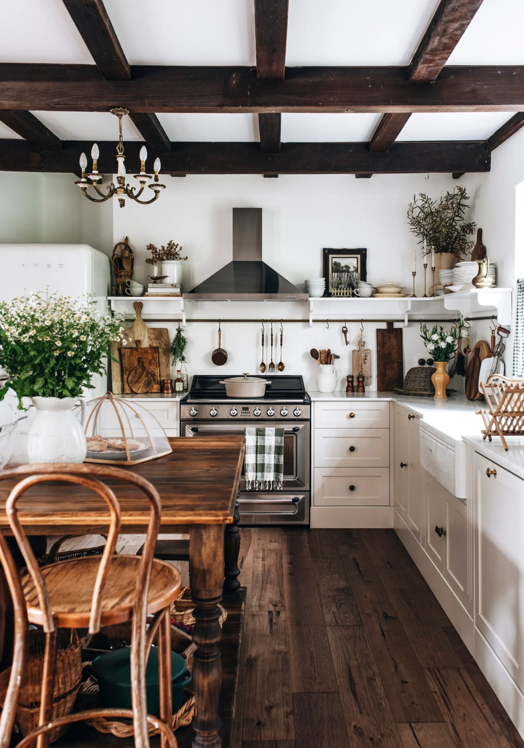 23 Stylish Spaces With Exposed Ceiling Beams | Homes To Love