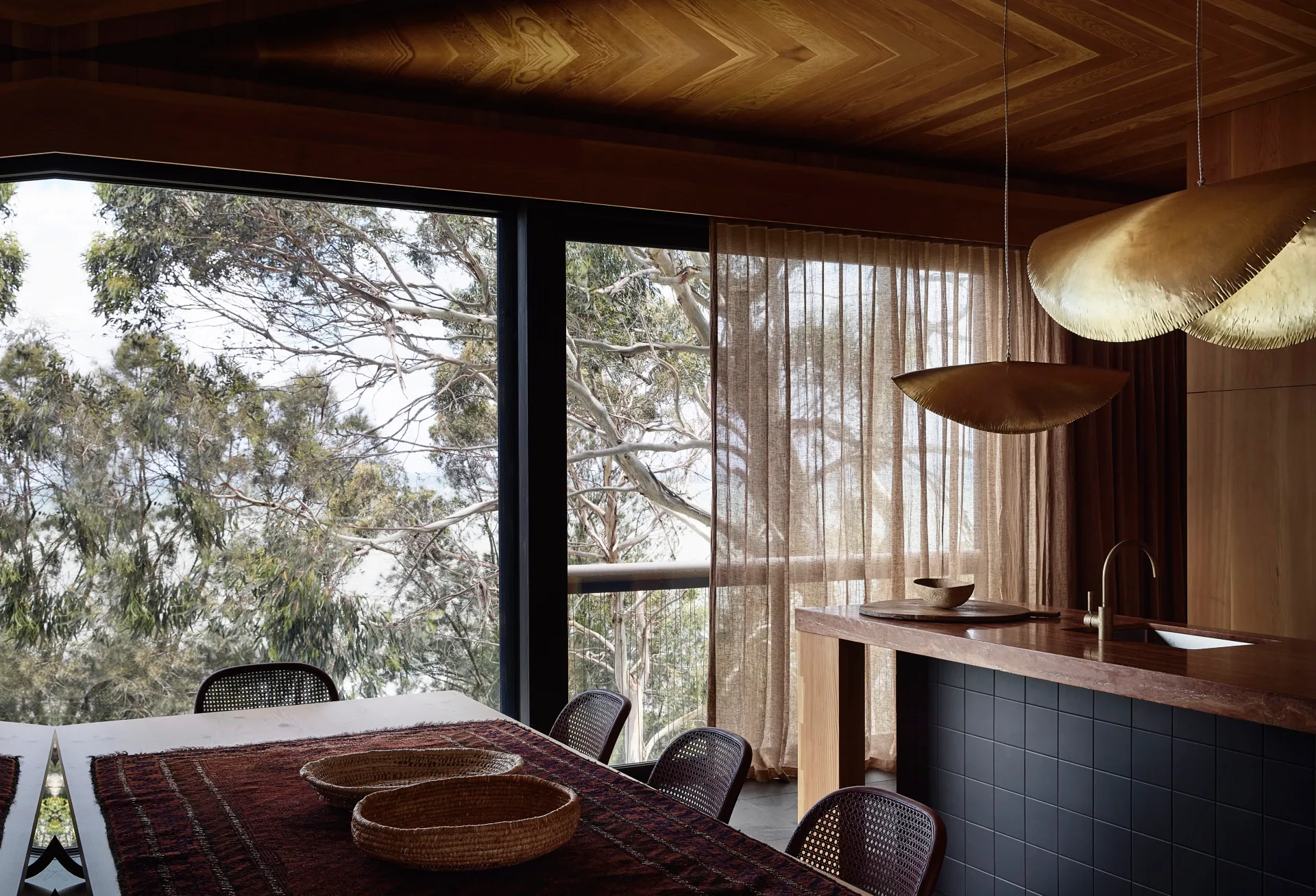 Three Interconnected Pavilions Cascade Above Port Phillip Bay | Homes ...