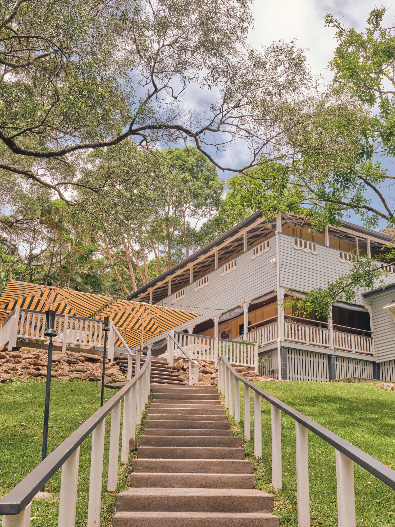 Sunshine Coast Accommodation | Australian House & Garden