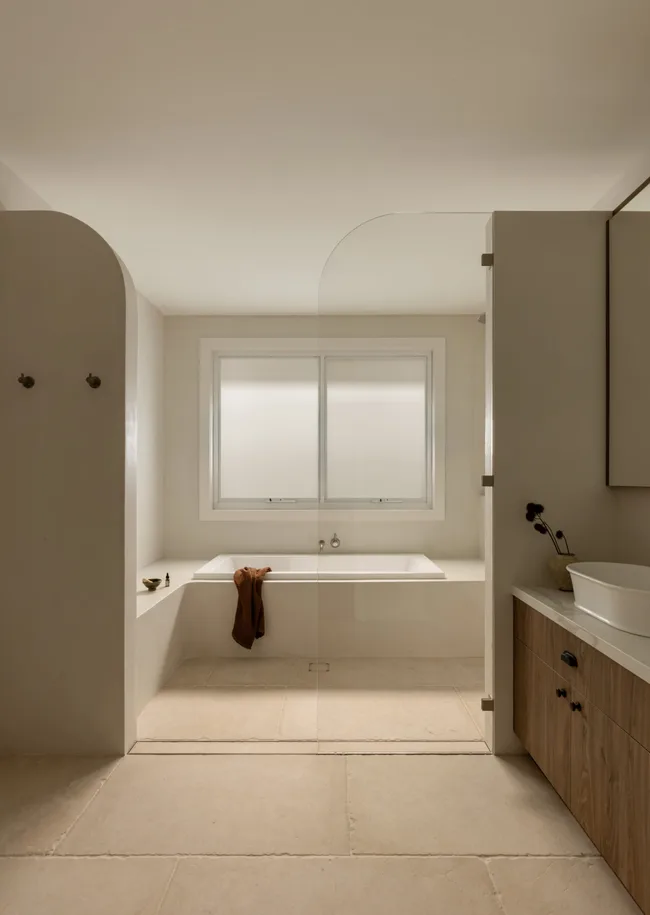 These Chic Wet Zone Designs Make Shower-Over-Bath Feel Dated | Homes To ...