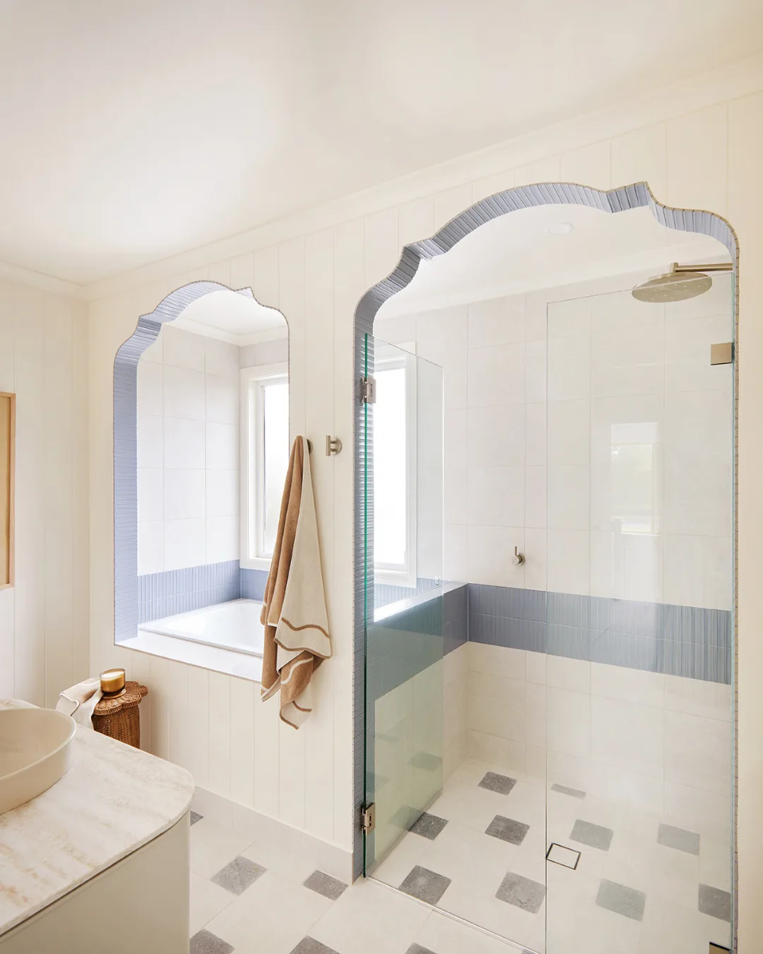 Built-in Bath or Freestanding Bath? Experts Weigh In | Homes To Love