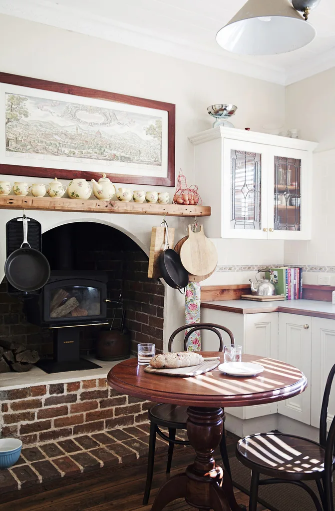 Expert Tips for Styling Your Mantle Elegantly
