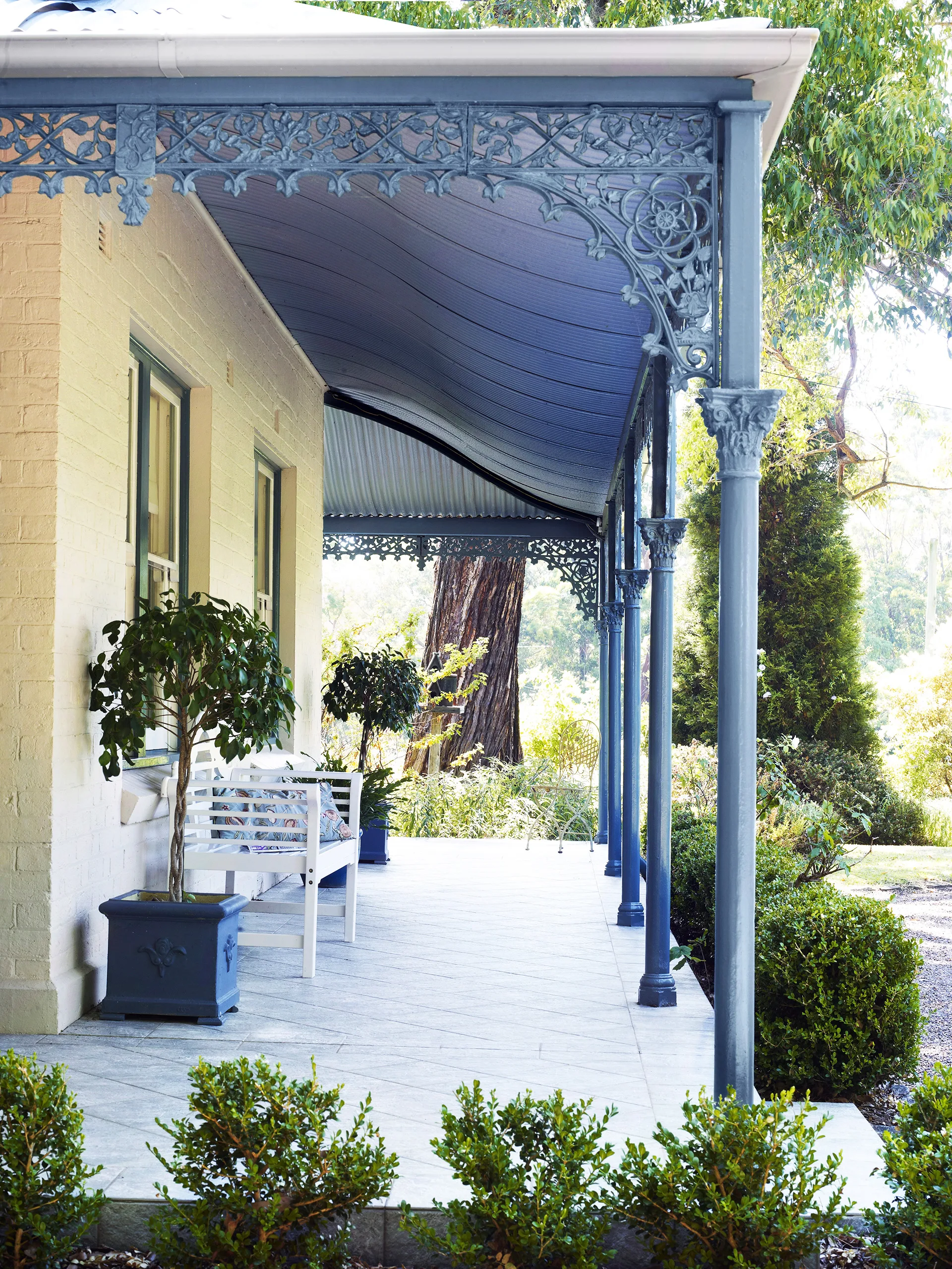 Country-Style Garden Ideas: Rustic and Inviting Spaces