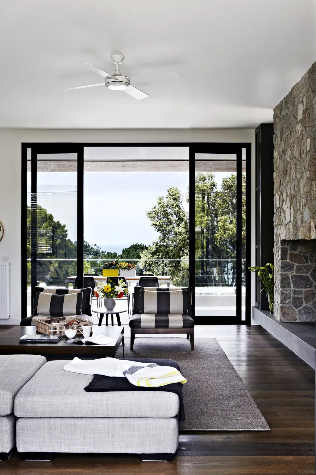 A Dual-Purpose Holiday Home: Stylish and Functional Design