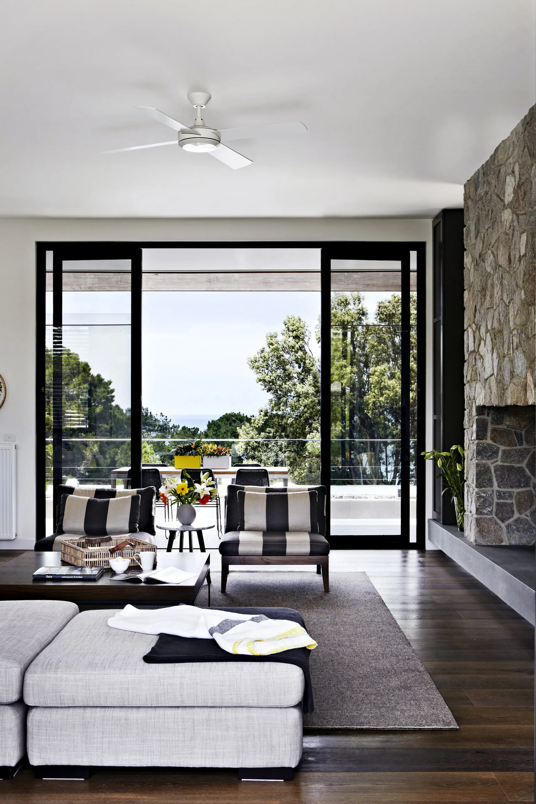 A Dual-Purpose Holiday Home: Stylish and Functional Design