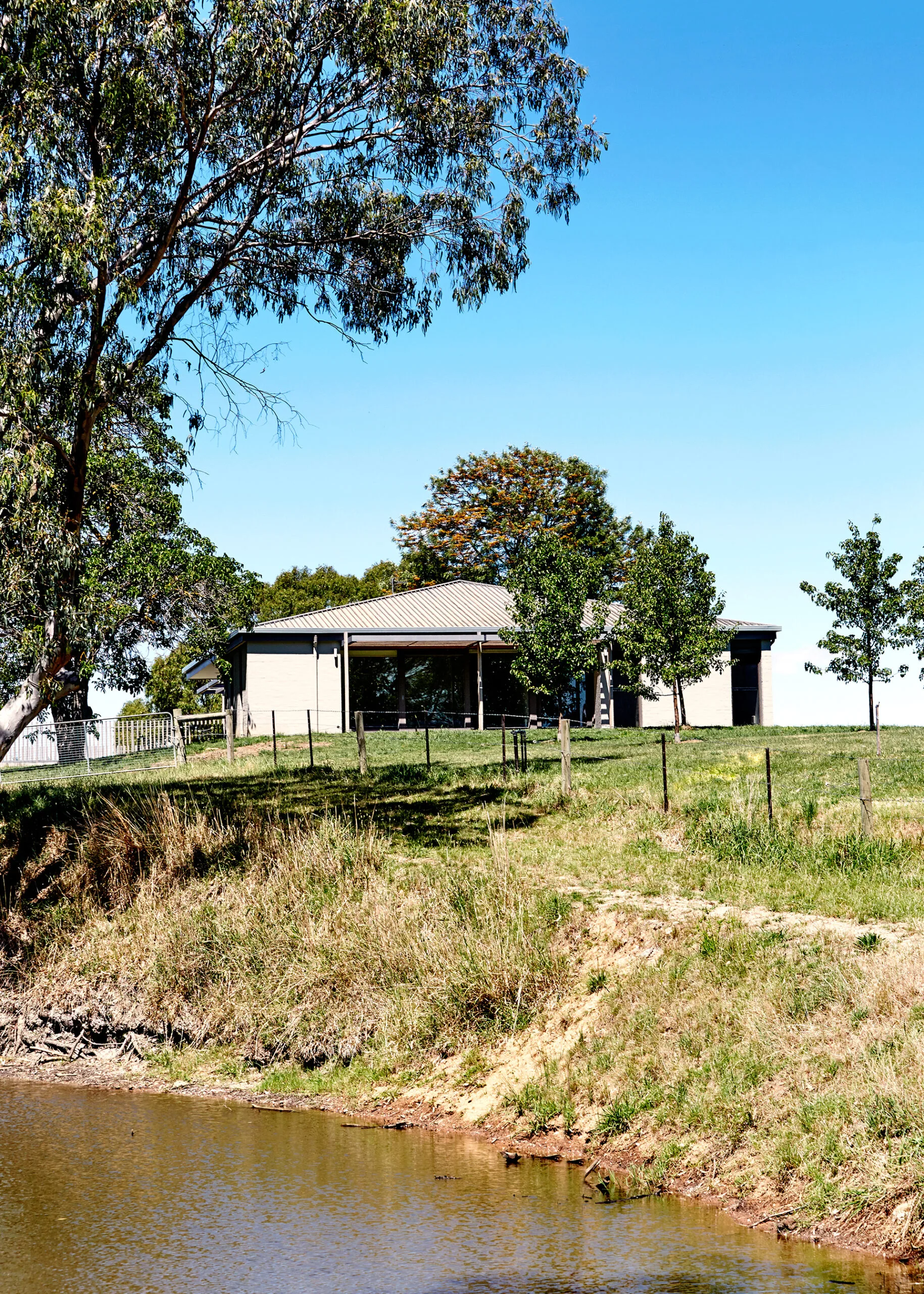 Contemporary revamp for '70s farmhouse