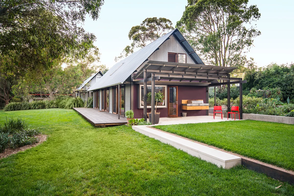 A Country House That Sheds Convention