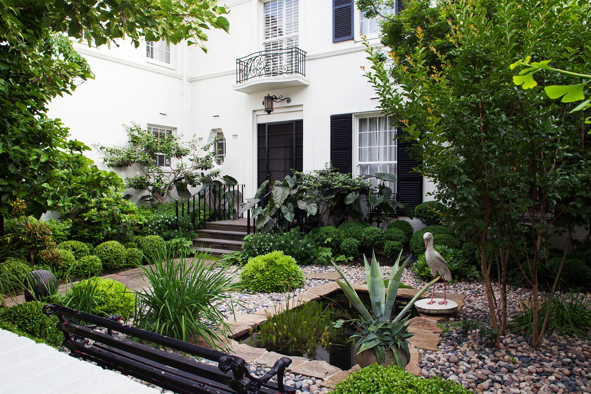 An Elegant Yet Eclectic Garden In South Yarra
