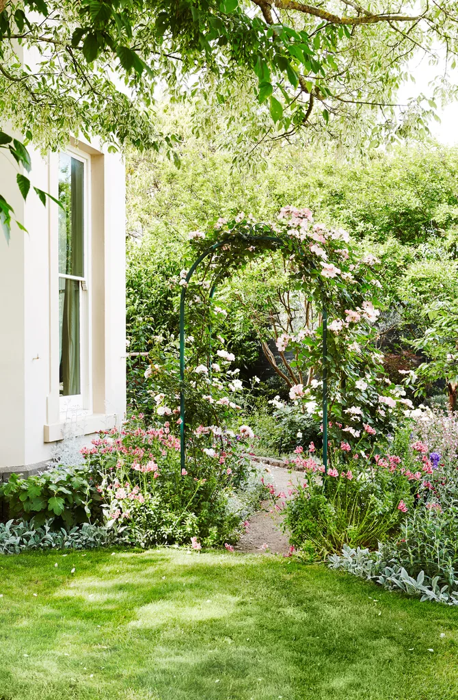 Side Gardens: 9 Inspiring Ideas To Elevate Your Home