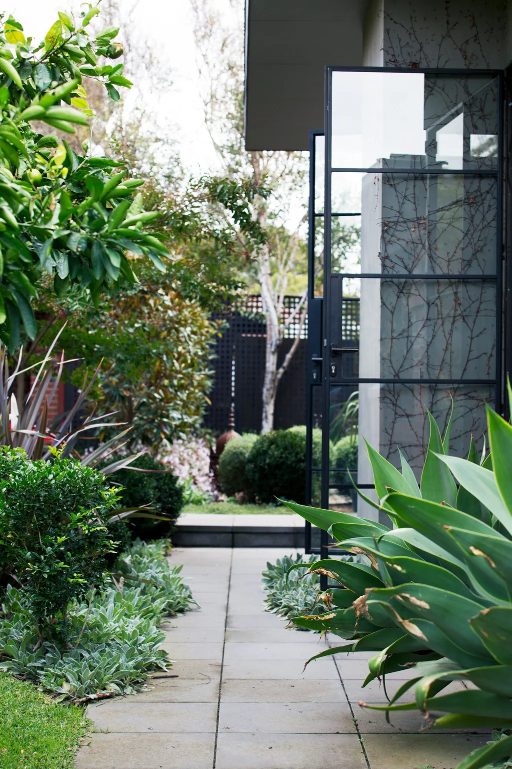 Side Gardens: 9 Inspiring Ideas To Elevate Your Home