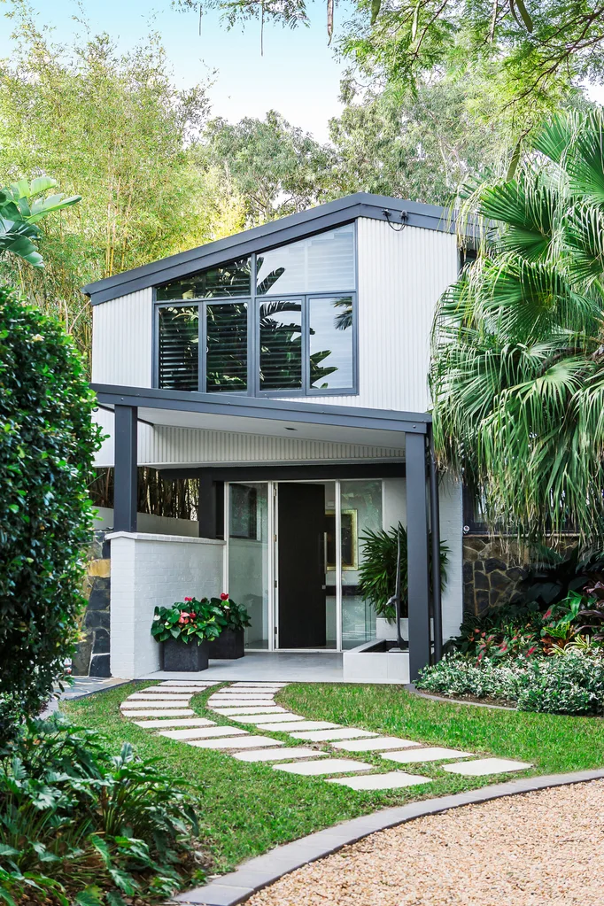 Modernist Home Gets Its Groove Back