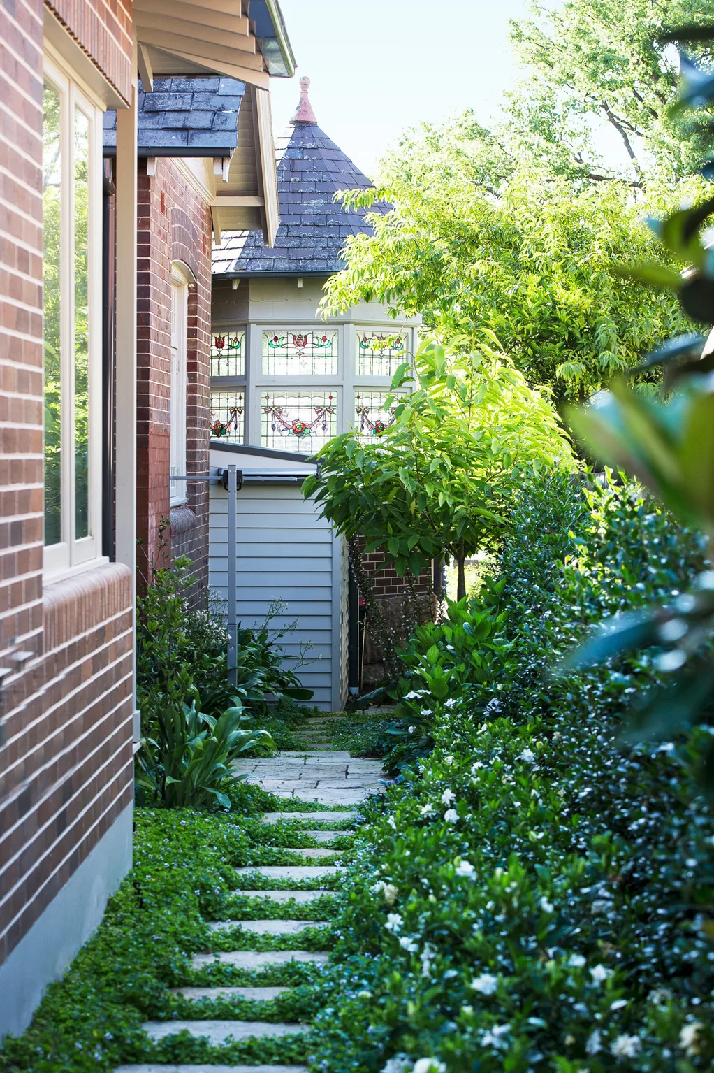 Side Gardens: 9 Inspiring Ideas To Elevate Your Home