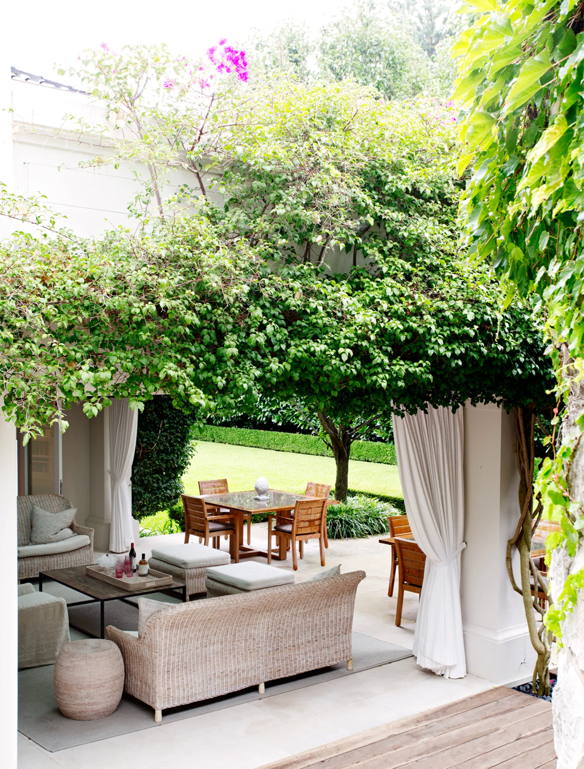 10 Hamptons style outdoor areas