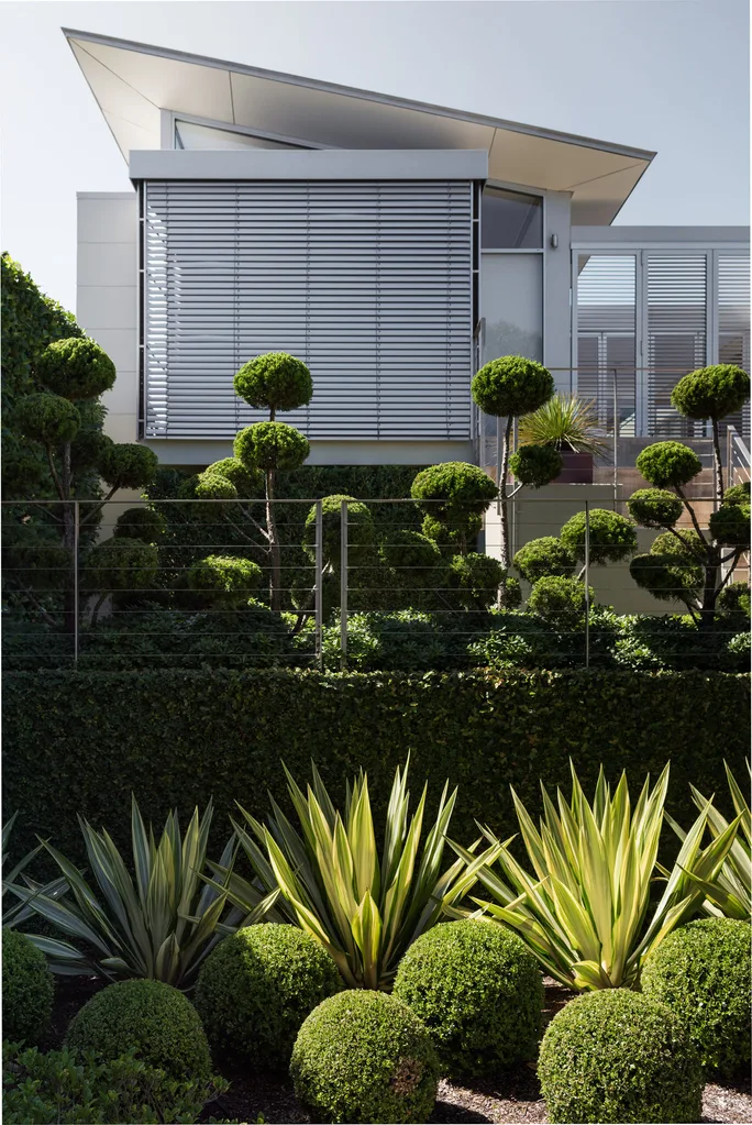 Striking Garden By Richard Unsworth Of Garden Life